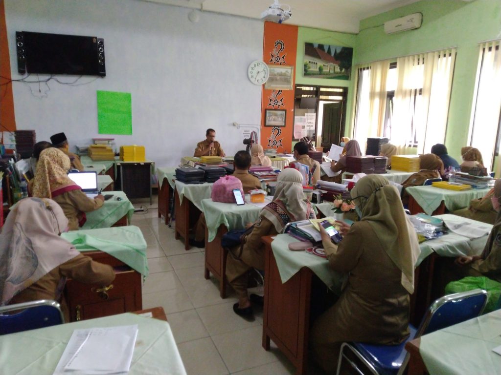 Juara 1 Lomba Desain Poster Digital – SMAN 1 GENTENG